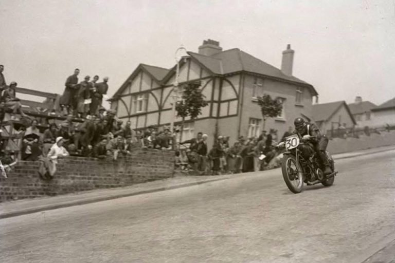 The Roar of Legends: A Comprehensive History of the Isle of Man TT ...